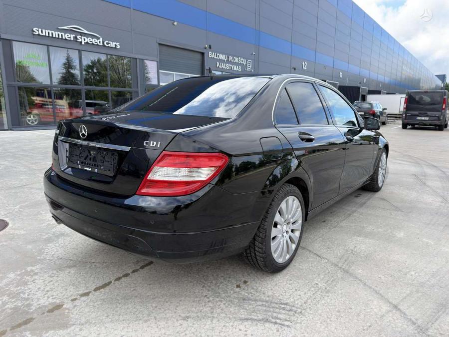 Black Mercedes-Benz C 200 2011 in Panevezys, with an engine capacity of 2.14 L and mileage of 273 thousand km for 4900 €, photo 9 on AUTOMOTO.COM.LV