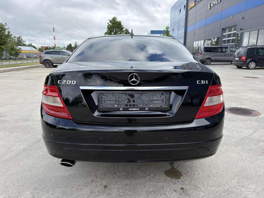 Black Mercedes-Benz C 200 2011 in Panevezys, with an engine capacity of 2.14 L and mileage of 273 thousand km for 4900 €, photo 10 on AUTOMOTO.COM.LV