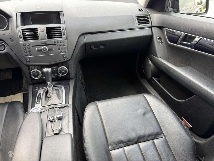 Black Mercedes-Benz C 200 2011 in Panevezys, with an engine capacity of 2.14 L and mileage of 273 thousand km for 4900 €, photo 16 on AUTOMOTO.COM.LV