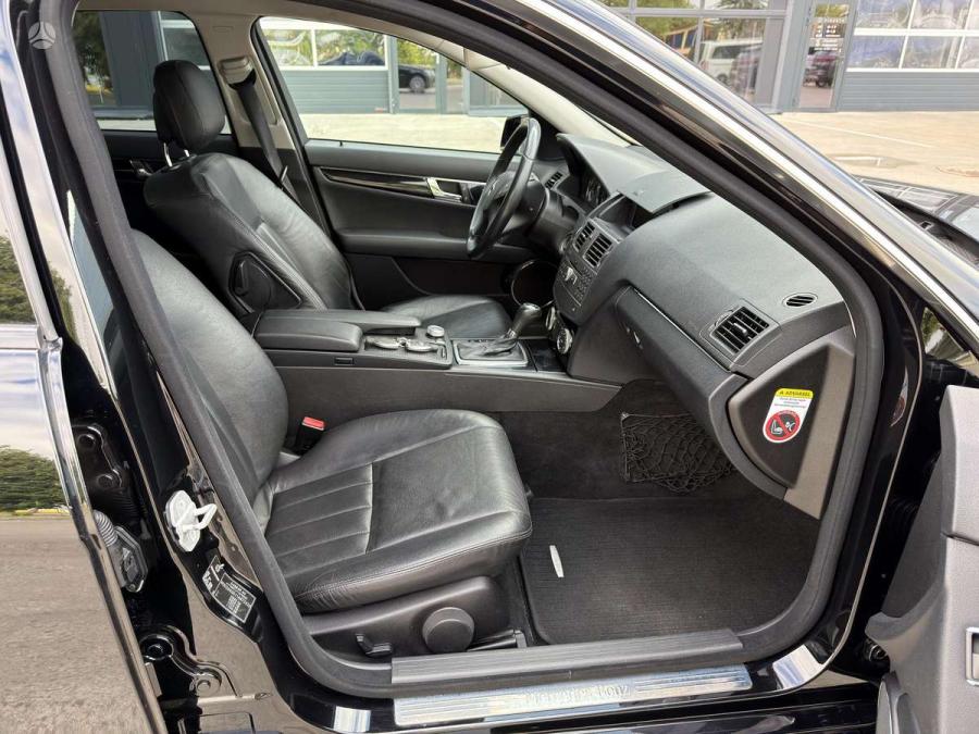 Black Mercedes-Benz C 200 2011 in Panevezys, with an engine capacity of 2.14 L and mileage of 273 thousand km for 4900 €, photo 18 on AUTOMOTO.COM.LV