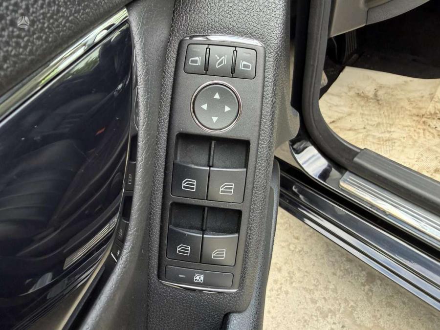 Black Mercedes-Benz C 200 2011 in Panevezys, with an engine capacity of 2.14 L and mileage of 273 thousand km for 4900 €, photo 30 on AUTOMOTO.COM.LV