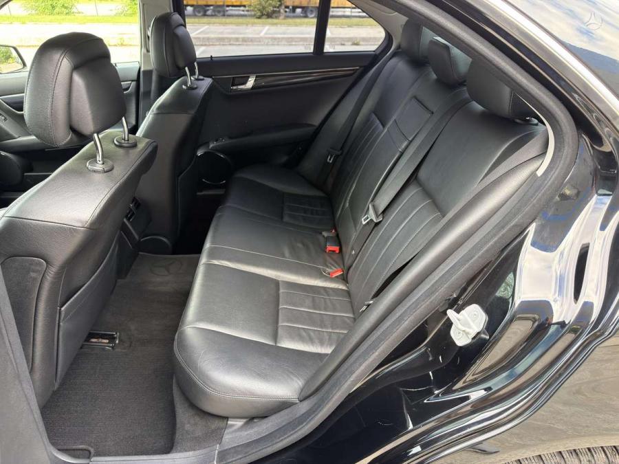 Black Mercedes-Benz C 200 2011 in Panevezys, with an engine capacity of 2.14 L and mileage of 273 thousand km for 4900 €, photo 31 on AUTOMOTO.COM.LV