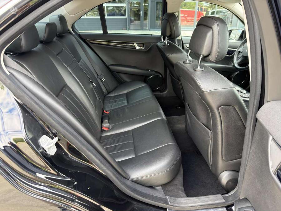 Black Mercedes-Benz C 200 2011 in Panevezys, with an engine capacity of 2.14 L and mileage of 273 thousand km for 4900 €, photo 32 on AUTOMOTO.COM.LV