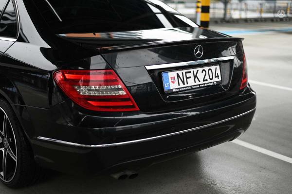 Melns Mercedes-Benz C 200 2011 Viļņa, ar dzinēja tilpumu 2.14 L un nobraukumu 266 tūkst. km par 8400 €, foto 8 vietnē AUTOMOTO.COM.LV