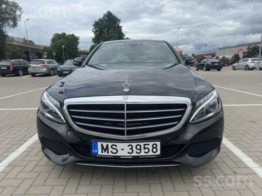Черный Мерседес Ц 200 2015 в Рига, объемом двигателя 1.60 л и пробегом 239 тыс. км за 13200 €, фото 1 на AUTOMOTO.COM.LV