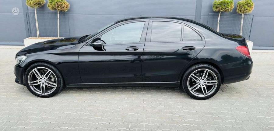 Black Mercedes-Benz C 200 2017 in Siauliai, with an engine capacity of 1.99 L and mileage of 73 thousand km for 19500 €, photo 7 on AUTOMOTO.COM.LV