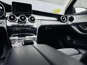 Black Mercedes-Benz C 200 2017 in Siauliai, with an engine capacity of 1.99 L and mileage of 73 thousand km for 19500 €, photo 47 on AUTOMOTO.COM.LV
