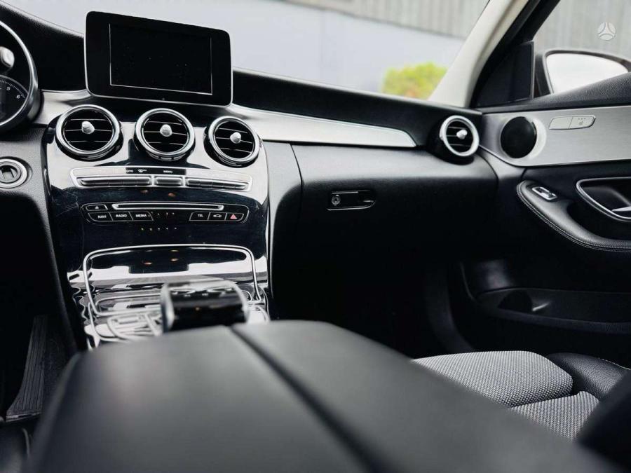 Black Mercedes-Benz C 200 2017 in Siauliai, with an engine capacity of 1.99 L and mileage of 73 thousand km for 19500 €, photo 47 on AUTOMOTO.COM.LV