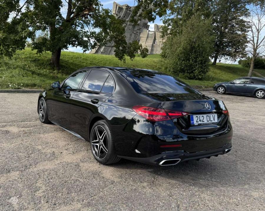 Black Mercedes-Benz C 200 2023 in Kaunas, with an engine capacity of 1.50 L and mileage of 43 thousand km for 28600 €, photo 4 on AUTOMOTO.COM.LV