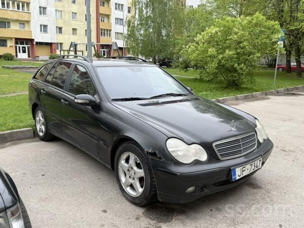 Black Mercedes-Benz C 200 2003 in Kuldiga, with an engine capacity of 2.20 L and mileage of 600 thousand km for 570 €, photo 2 on AUTOMOTO.COM.LV