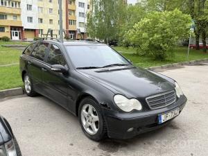Black Mercedes-Benz C 200 2003 in Kuldiga, with an engine capacity of 2.20 L and mileage of 600 thousand km for 570 €, photo 3 on AUTOMOTO.COM.LV