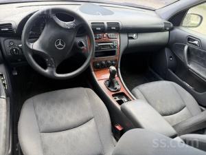 Black Mercedes-Benz C 200 2003 in Kuldiga, with an engine capacity of 2.20 L and mileage of 600 thousand km for 570 €, photo 7 on AUTOMOTO.COM.LV