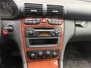 Black Mercedes-Benz C 200 2003 in Kuldiga, with an engine capacity of 2.20 L and mileage of 600 thousand km for 570 €, photo 10 on AUTOMOTO.COM.LV