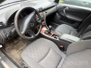Black Mercedes-Benz C 200 2003 in Kuldiga, with an engine capacity of 2.20 L and mileage of 600 thousand km for 570 €, photo 12 on AUTOMOTO.COM.LV