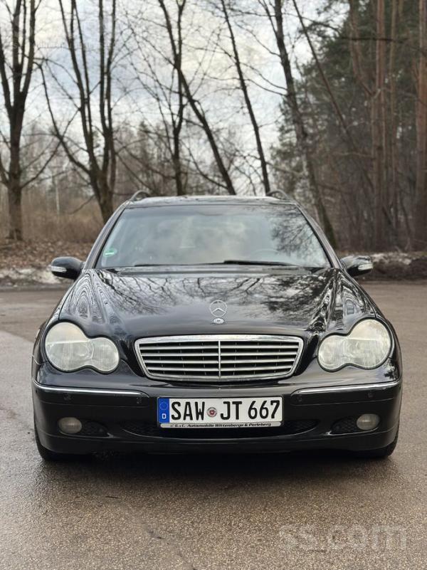 Черный Мерседес Ц 200 2004 в Рига, объемом двигателя 1.80 л и пробегом 0 тыс. км за 2290 €, фото 1 на AUTOMOTO.COM.LV