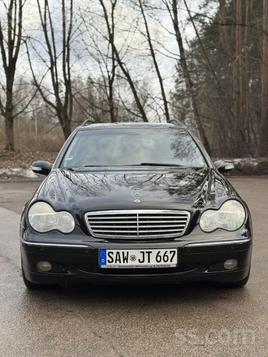 Черный Мерседес Ц 200 2004 в Рига, объемом двигателя 1.80 л и пробегом 0 тыс. км за 2290 €, фото 1 на AUTOMOTO.COM.LV