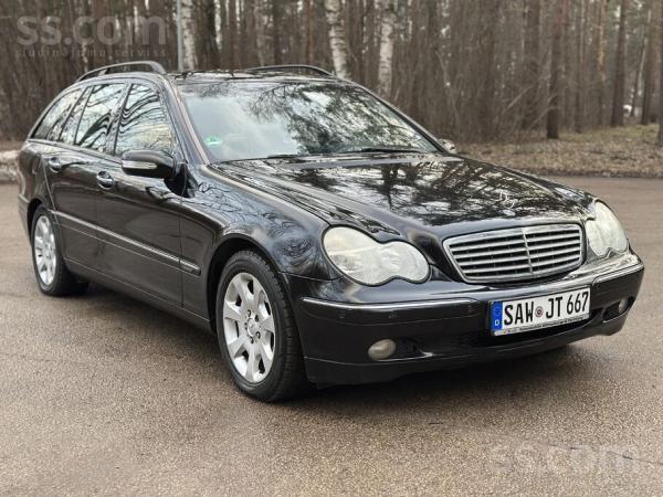 Черный Мерседес Ц 200 2004 в Рига, объемом двигателя 1.80 л и пробегом 0 тыс. км за 2290 €, фото 2 на AUTOMOTO.COM.LV