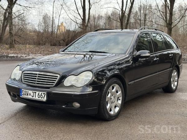 Черный Мерседес Ц 200 2004 в Рига, объемом двигателя 1.80 л и пробегом 0 тыс. км за 2290 €, фото 3 на AUTOMOTO.COM.LV