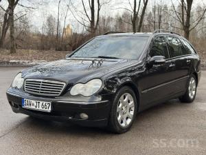Черный Мерседес Ц 200 2004 в Рига, объемом двигателя 1.80 л и пробегом 0 тыс. км за 2290 €, фото 4 на AUTOMOTO.COM.LV