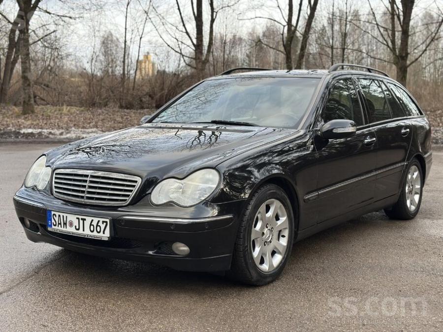 Черный Мерседес Ц 200 2004 в Рига, объемом двигателя 1.80 л и пробегом 0 тыс. км за 2290 €, фото 4 на AUTOMOTO.COM.LV