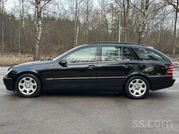 Черный Мерседес Ц 200 2004 в Рига, объемом двигателя 1.80 л и пробегом 0 тыс. км за 2290 €, фото 5 на AUTOMOTO.COM.LV