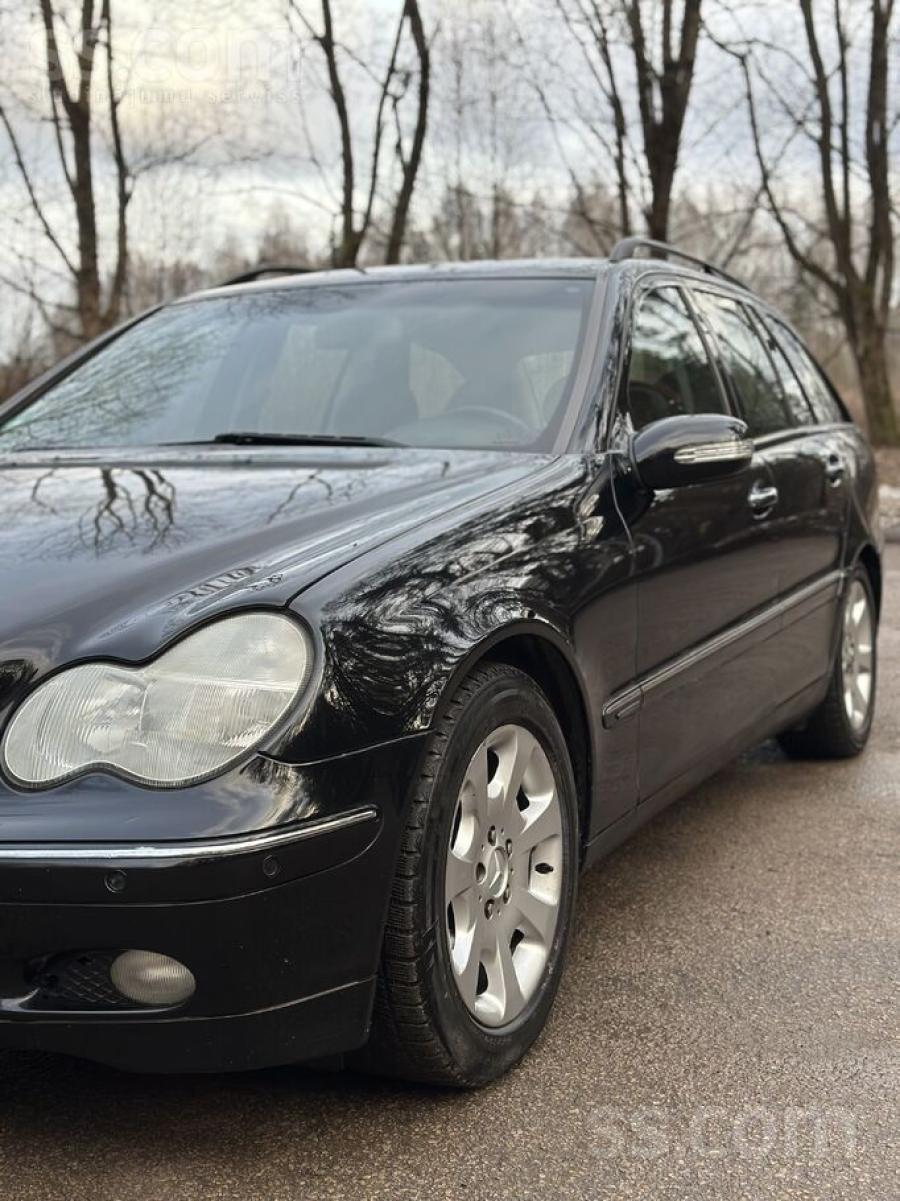 Черный Мерседес Ц 200 2004 в Рига, объемом двигателя 1.80 л и пробегом 0 тыс. км за 2290 €, фото 10 на AUTOMOTO.COM.LV