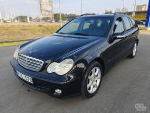 Black Mercedes-Benz C 200 2005 in Kaunas, with an engine capacity of 1.80 L and mileage of 319 thousand km for 1650 €, photo  on AUTOMOTO.COM.LV