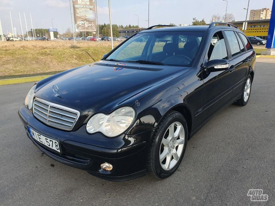 Black Mercedes-Benz C 200 2005 in Kaunas, with an engine capacity of 1.80 L and mileage of 319 thousand km for 1650 €, photo 1 on AUTOMOTO.COM.LV