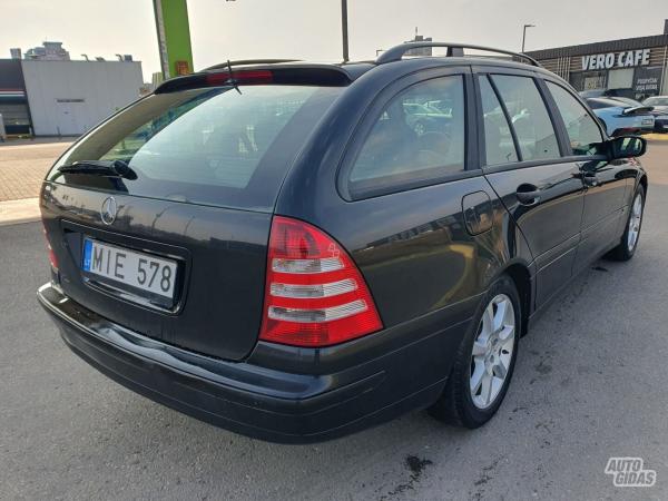 Black Mercedes-Benz C 200 2005 in Kaunas, with an engine capacity of 1.80 L and mileage of 319 thousand km for 1650 €, photo 4 on AUTOMOTO.COM.LV