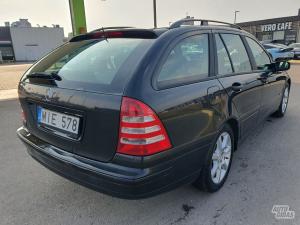 Black Mercedes-Benz C 200 2005 in Kaunas, with an engine capacity of 1.80 L and mileage of 319 thousand km for 1650 €, photo 4 on AUTOMOTO.COM.LV