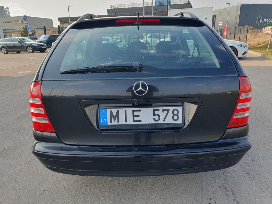 Black Mercedes-Benz C 200 2005 in Kaunas, with an engine capacity of 1.80 L and mileage of 319 thousand km for 1650 €, photo 5 on AUTOMOTO.COM.LV