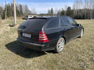 Черный Мерседес Ц 200 2005 в Огре, объемом двигателя 2.20 л и пробегом 411 тыс. км за 900 €, фото 5 на AUTOMOTO.COM.LV