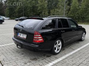 Black Mercedes-Benz C 200 2005 in Riga, with an engine capacity of 2.00 L and mileage of 499 thousand km for 1650 €, photo 5 on AUTOMOTO.COM.LV