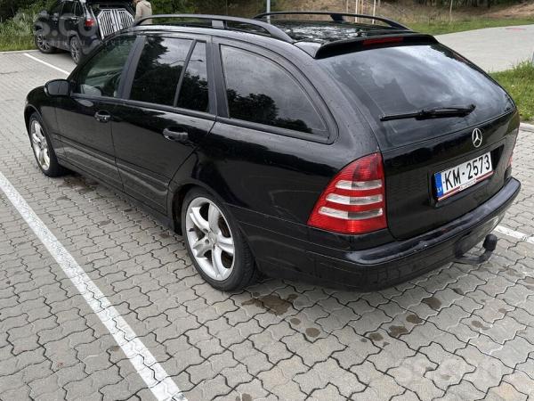 Black Mercedes-Benz C 200 2005 in Riga, with an engine capacity of 2.00 L and mileage of 499 thousand km for 1650 €, photo 5 on AUTOMOTO.COM.LV
