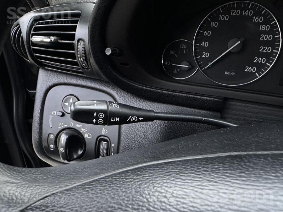 Black Mercedes-Benz C 200 2005 in Riga, with an engine capacity of 2.00 L and mileage of 499 thousand km for 1650 €, photo 12 on AUTOMOTO.COM.LV