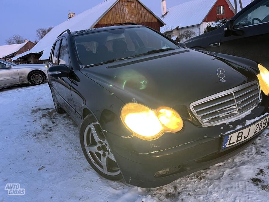 Melns Mercedes-Benz C 200 2006 Šauļi, ar dzinēja tilpumu 2.10 L un nobraukumu 328 tūkst. km par 1600 €, foto 2 vietnē AUTOMOTO.COM.LV