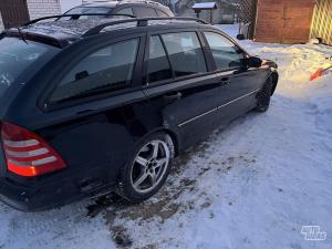 Melns Mercedes-Benz C 200 2006 Šauļi, ar dzinēja tilpumu 2.10 L un nobraukumu 328 tūkst. km par 1600 €, foto 3 vietnē AUTOMOTO.COM.LV