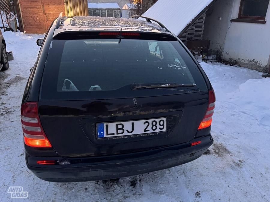 Melns Mercedes-Benz C 200 2006 Šauļi, ar dzinēja tilpumu 2.10 L un nobraukumu 328 tūkst. km par 1600 €, foto 4 vietnē AUTOMOTO.COM.LV