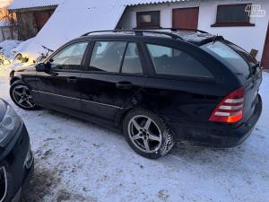 Melns Mercedes-Benz C 200 2006 Šauļi, ar dzinēja tilpumu 2.10 L un nobraukumu 328 tūkst. km par 1600 €, foto 5 vietnē AUTOMOTO.COM.LV