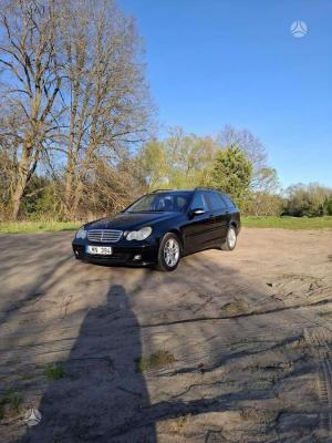 Melns Mercedes-Benz C 200 2006 Druskininkai, ar dzinēja tilpumu 2.15 L un nobraukumu 311 tūkst. km par 2500 €, foto  vietnē AUTOMOTO.COM.LV