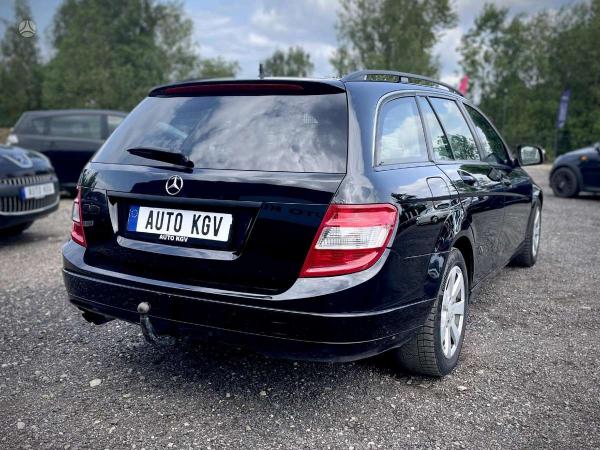 Black Mercedes-Benz C 200 2007 in Vilnius, with an engine capacity of 2.10 L and mileage of 375 thousand km for 3999 €, photo 5 on AUTOMOTO.COM.LV