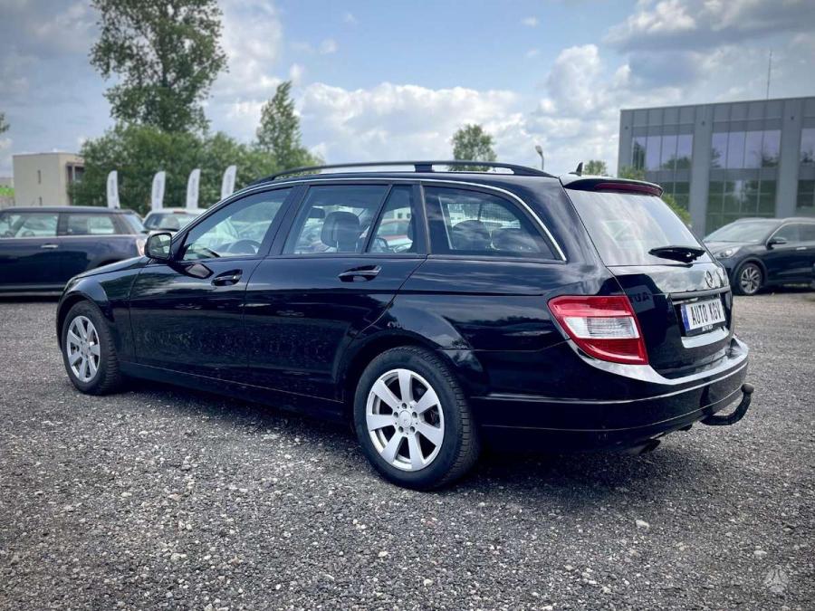 Melns Mercedes-Benz C 200 2007 Viļņa, ar dzinēja tilpumu 2.10 L un nobraukumu 375 tūkst. km par 3999 €, foto 3 vietnē AUTOMOTO.COM.LV