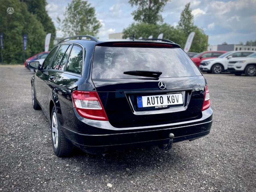 Melns Mercedes-Benz C 200 2007 Viļņa, ar dzinēja tilpumu 2.10 L un nobraukumu 375 tūkst. km par 3999 €, foto 4 vietnē AUTOMOTO.COM.LV