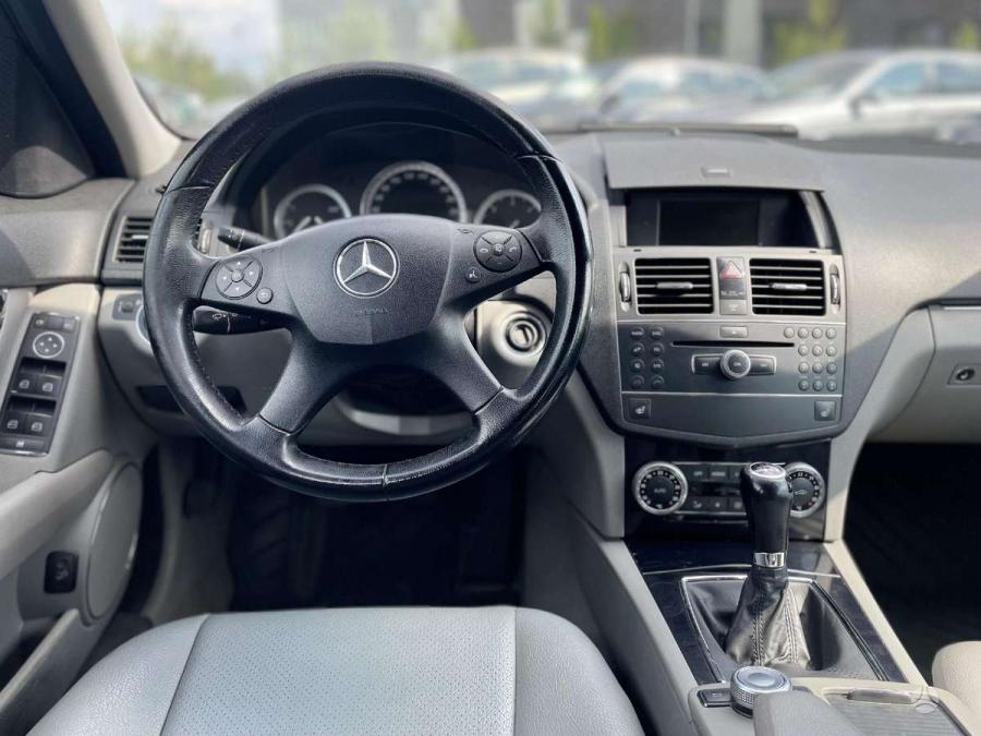 Melns Mercedes-Benz C 200 2007 Viļņa, ar dzinēja tilpumu 2.10 L un nobraukumu 375 tūkst. km par 3999 €, foto 14 vietnē AUTOMOTO.COM.LV