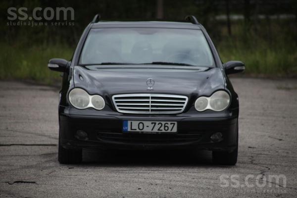 Black Mercedes-Benz C 200 2007 in Riga, with an engine capacity of 2.20 L and mileage of 332 thousand km for 3500 €, photo 3 on AUTOMOTO.COM.LV