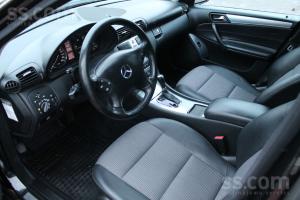 Black Mercedes-Benz C 200 2007 in Saldus, with an engine capacity of 2.20 L and mileage of 267 thousand km for 3650 €, photo 12 on AUTOMOTO.COM.LV