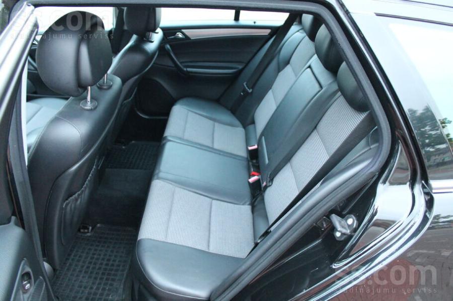 Black Mercedes-Benz C 200 2007 in Saldus, with an engine capacity of 2.20 L and mileage of 267 thousand km for 3650 €, photo 13 on AUTOMOTO.COM.LV