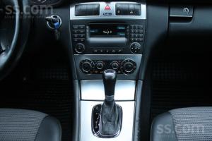Black Mercedes-Benz C 200 2007 in Saldus, with an engine capacity of 2.20 L and mileage of 267 thousand km for 3650 €, photo 14 on AUTOMOTO.COM.LV