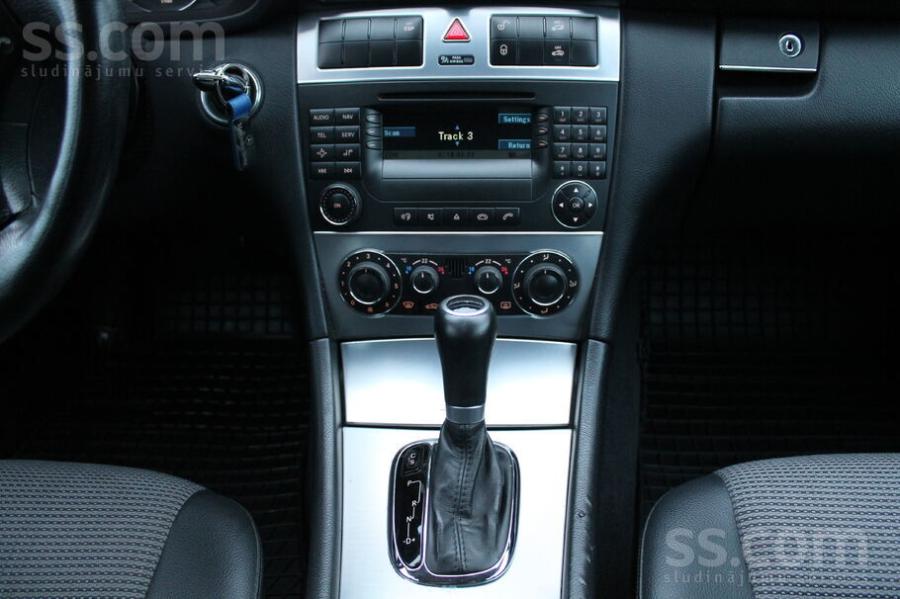 Black Mercedes-Benz C 200 2007 in Saldus, with an engine capacity of 2.20 L and mileage of 267 thousand km for 3650 €, photo 14 on AUTOMOTO.COM.LV