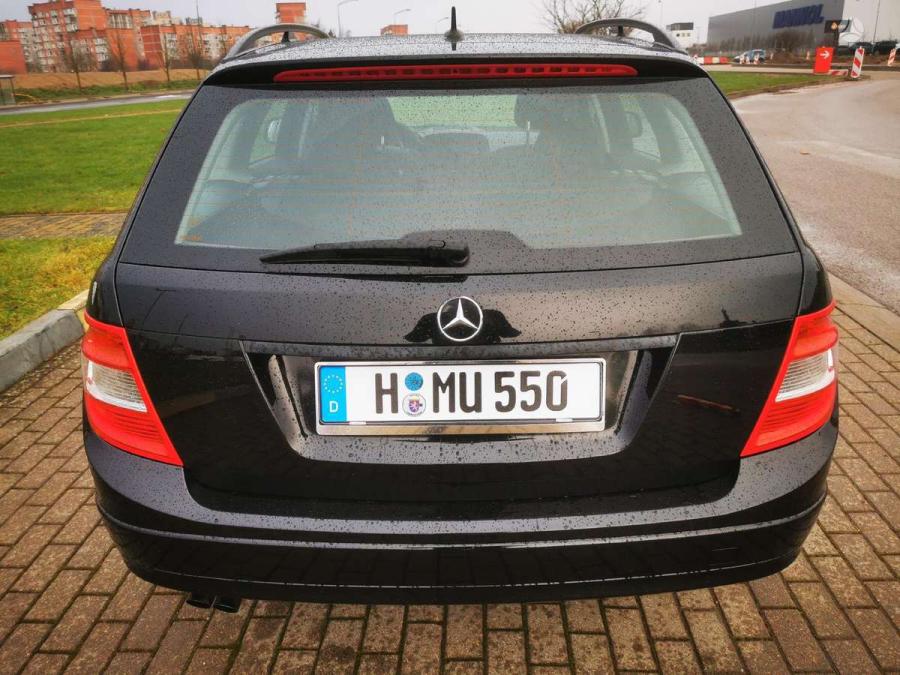 Black Mercedes-Benz C 200 2008 in Klaipeda, with an engine capacity of 2.15 L and mileage of 238 thousand km for 3950 €, photo 5 on AUTOMOTO.COM.LV